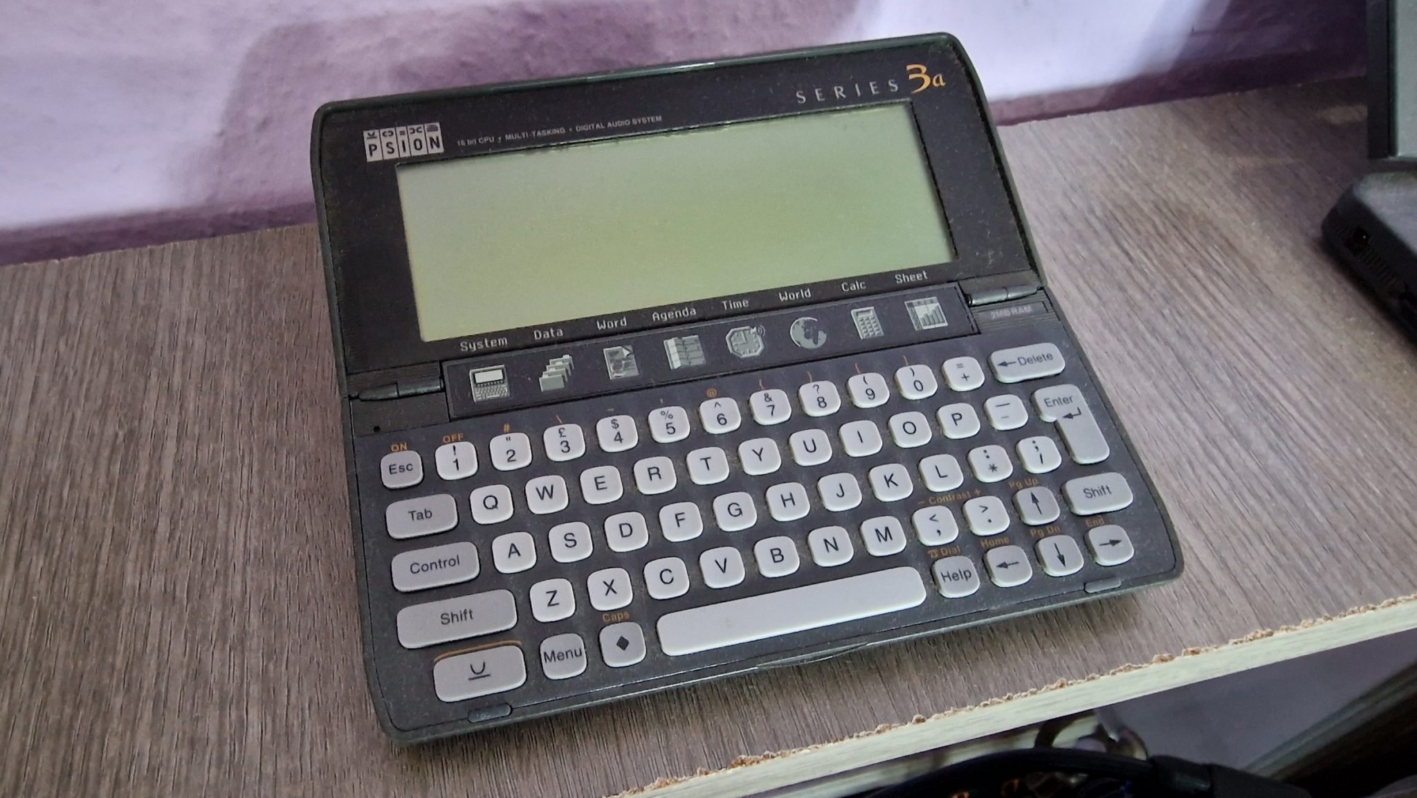Psion Series 3a * – North Devon Retro Computing Archive